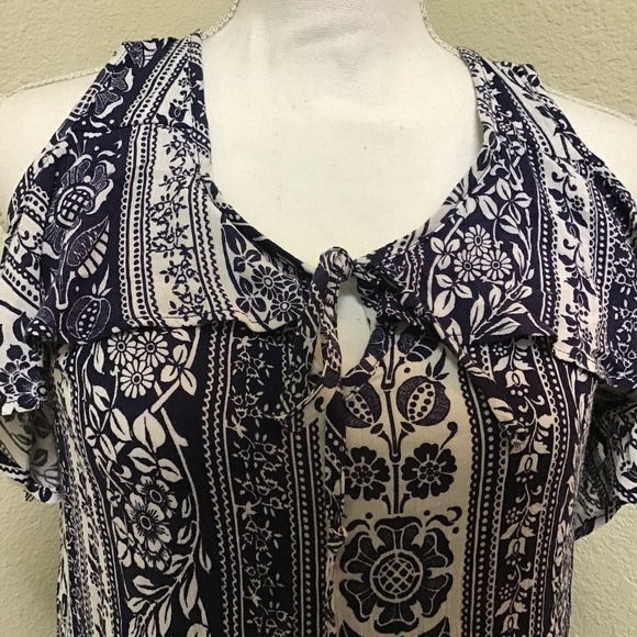 Iz Byer | Tops | Iz Byer Cold Shoulder Short Sleeve | Poshmark